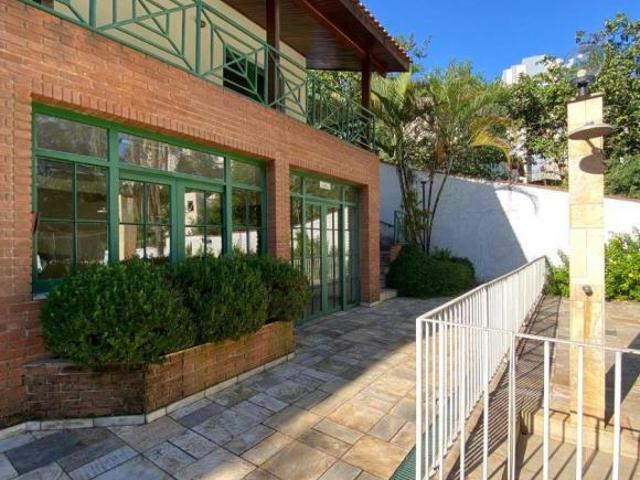 Sobrado em condomínio fechado no Jardim Ester 3 dormitórios uma suíte e quatro vagas