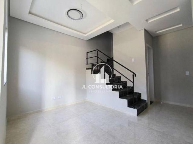 Sobrado em condomínio no Campo de Santana com três quartos