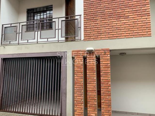 Sobrado em condominio no Capão Raso com 128.0 m², planta original de 3 dormitórios, atualmente com 2