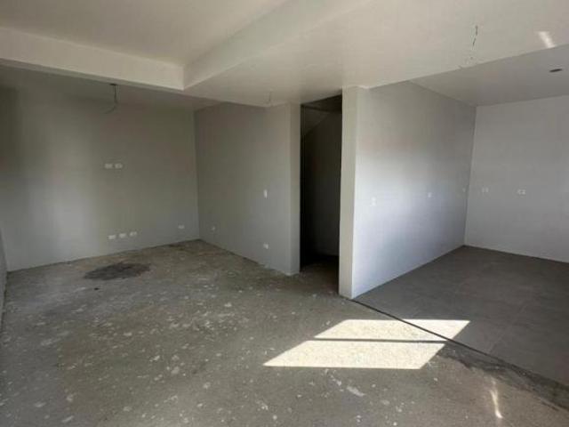 Sobrado em condomínio no Capão Raso com 207 m² e 3 vagas