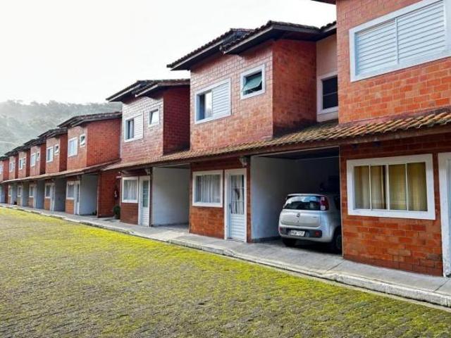 sobrado em condominio no centro de mongaguá 03 dormitórios 20 m do mar otimo preço