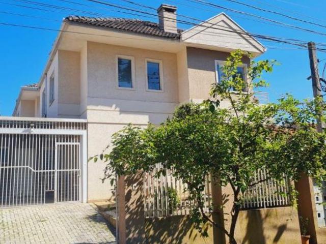 Sobrado em Condomínio no Barreirinha com Suíte e Quintal Privativo