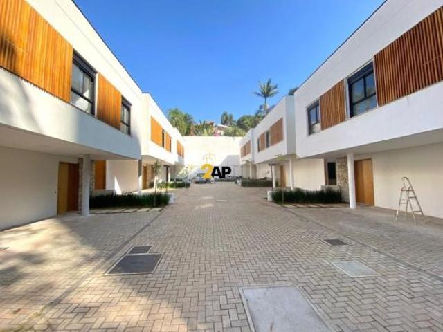 Sobrado em condomínio no Jardim Prudência com 4 quartos, 2 suítes, 2 salas e 310m² de área privativa