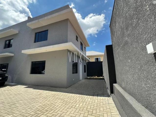 Sobrado em condomínio no Uberaba divisa Hauer