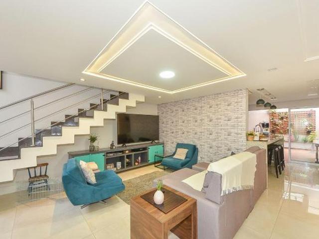 Sobrado em condomínio no Xaxim, 3 quartos 1 suíte, 200m²