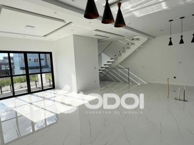 Sobrado em Condomínio na Costeira