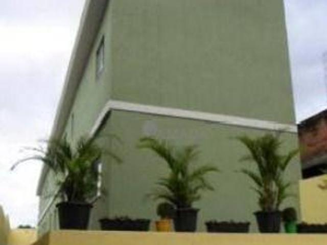 Sobrado em condomínio. São apenas 3 casas. Sobrado amplo, com 3 dormitórios, sendo 1 suíte. Sala amp