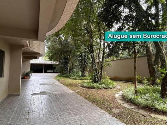 Sobrado Semimobiliado em Condomínio para Alugar 160m² CIC com 3 quartos, 1 suíte com hidro, 2 banhei