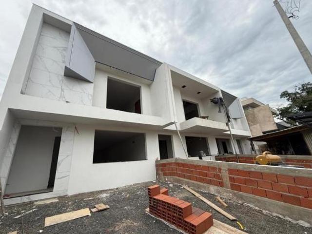 Sobrado em Construção com Churrasqueira e Sacada em Canoas Igara