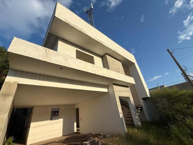 Sobrado em construção com churrasqueira e sacada em Canoas Igara