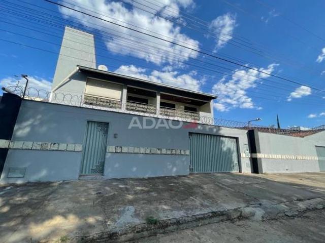SOBRADO EM DOIS LOTES DE ALTO PADRÃO COM PÍSCINA Casa de Rua com 6 Quarto s por R$ 1470000.00 no se