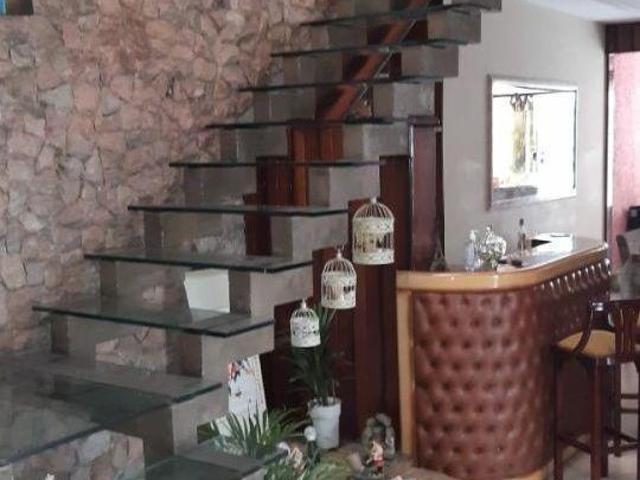sobrado em exelente localizaçao na av manoel gaya proximo ao hoto florestal