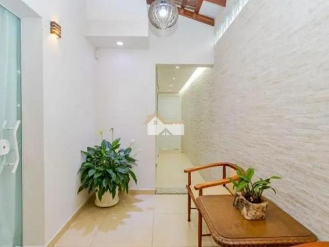 Sobrado em Embaré, Santos com 240m²