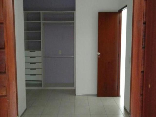 Sobrado em Embu das Artes bem localizado