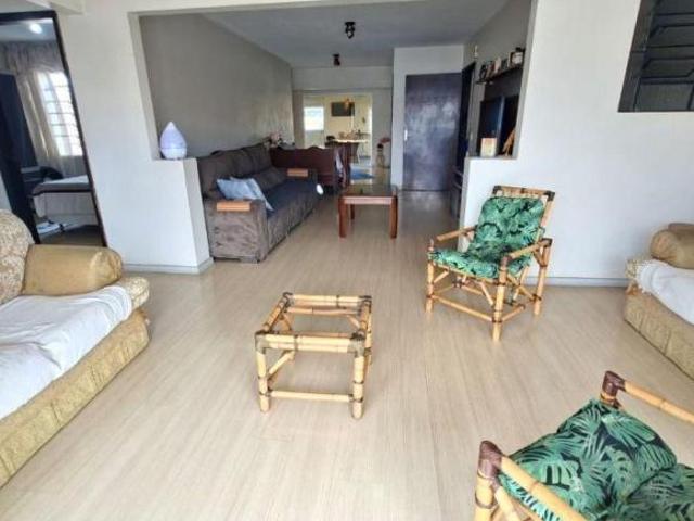 Sobrado em Fazendinha, Curitiba/PR de 629m² 8 quartos à venda por R$ 1.970.000,00