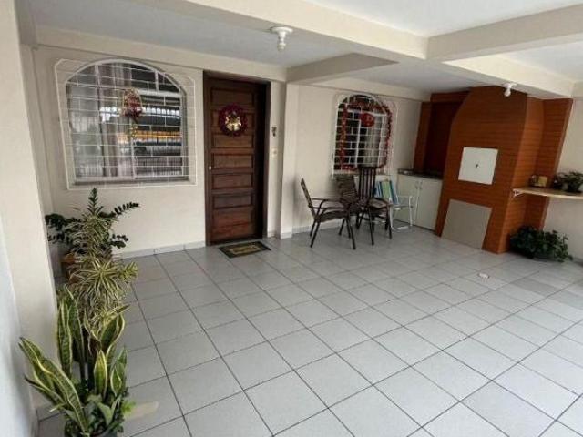 Sobrado em Fazendinha, Curitiba/PR de 100m² 3 quartos à venda por R$ 450.000,00