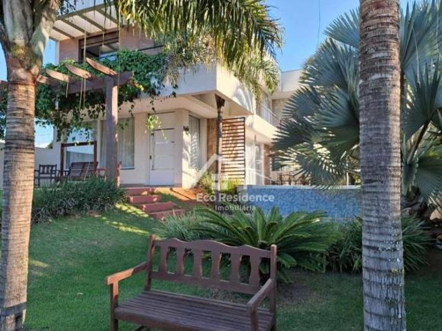 Sobrado em frente ao Lago à venda, 230 m² por R$ 2.200.000 Ninho Verde II Pardinho/SP