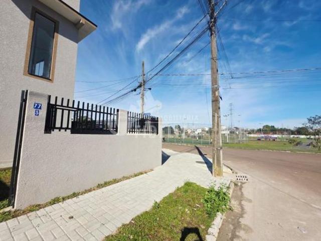 Sobrado em frente ao parque com quintal