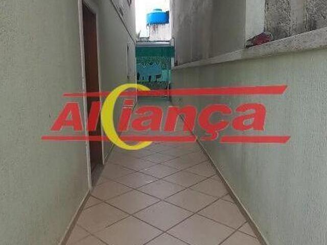 Sobrado em Guarulhos, 3 quartos, 2 banheiros, amplo quintal e ótima localização!