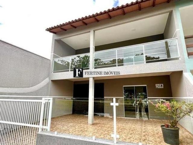 Sobrado em Gaivotas próximo do mar