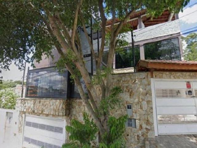 Sobrado em Interlagos – 200 m², 3 dormitórios / quartos 1 suíte, 2 vagas – R$ 690 mil
