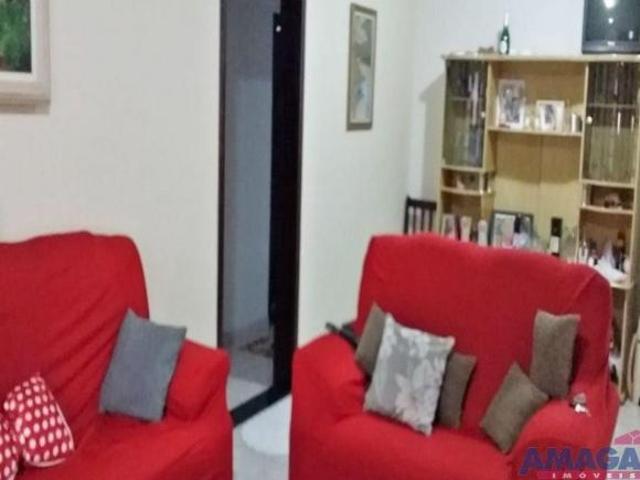 Sobrado em Jacareí, no bairro Jardim Maria Amélia, à venda