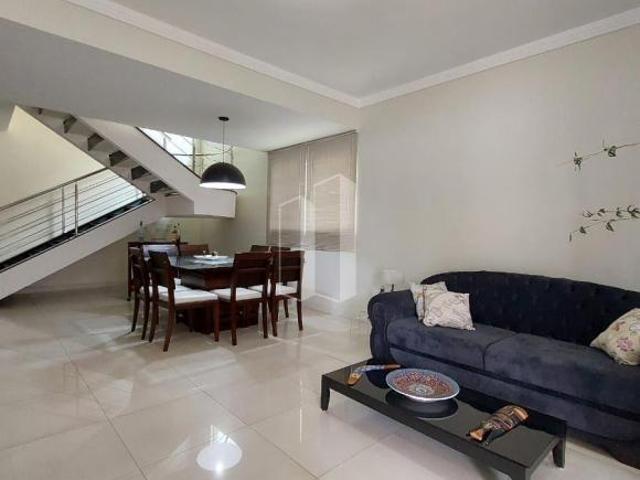 Sobrado em Jardim América Goiânia com e 4 suítes por R$ 1.600.000,00 para v.