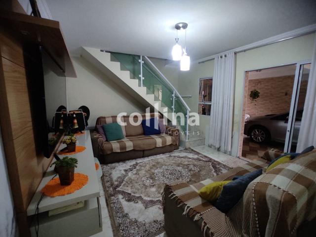 Sobrado em Jardim Cecília Cristina, Carapicuíba/SP de 150m² 3 quartos à venda por R$ 379.900,00