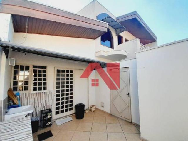 Sobrado em Jardim Itacolomi, Mogi Guaçu/SP de 230m² 3 quartos à venda por R$ 770.000,00
