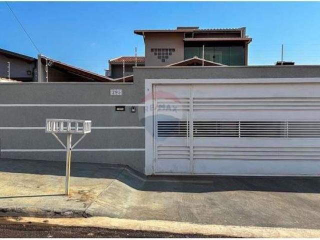 Sobrado em Jardim Planalto, Botucatu/SP de 270m² 3 quartos à venda por R$ 647.000,00