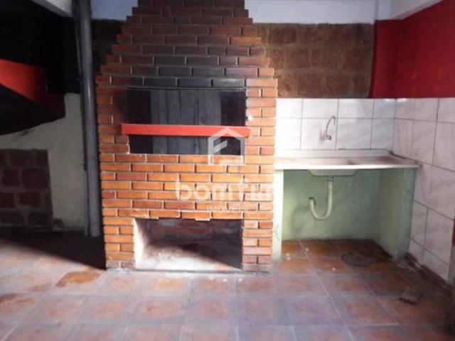 Sobrado em Jardim São Pedro, Porto Alegre/RS de 286m² 6 quartos à venda por R$ 690.000,00