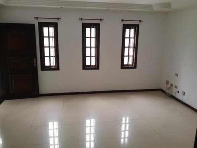 Sobrado em Jardim Suzano, Suzano/SP de 325m² 4 quartos à venda por R$ 900.000,00