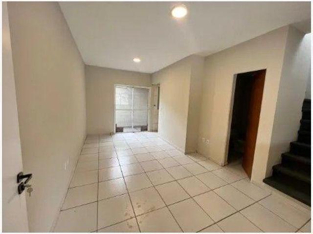 Sobrado em Lopes de Oliveira, Sorocaba/SP de 64m² 2 quartos à venda por R$ 330.000,00