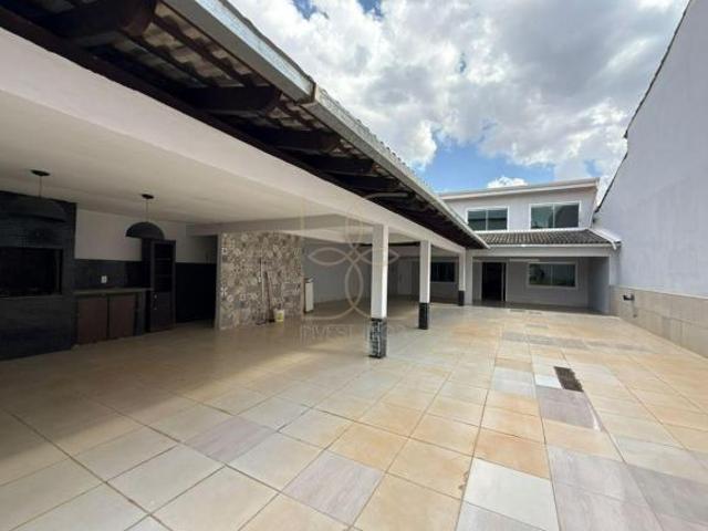 Sobrado em Lote de 340 m² QNE 19 | Taguatinga Norte