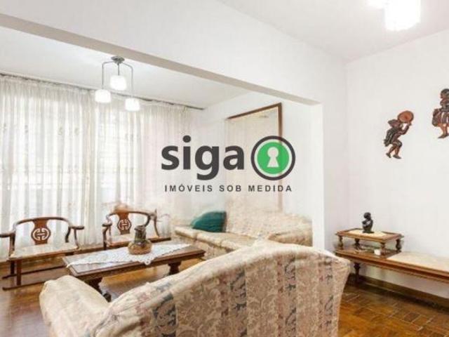 Sobrado em Perdizes com 248m², 4 quartos e 2 suítes em localização nobre