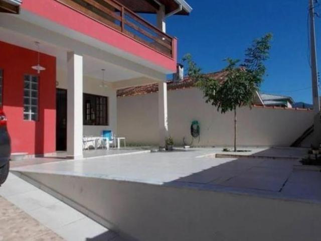 Sobrado em Peruíbe, 3 dorms, 1 suíte, planejados, piscina, à 700 metros da praia
