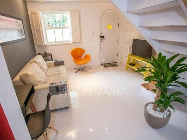 Sobrado em Pinheiros à Venda 2 Dormitórios, 1 Suíte, 1 Vaga, 110m² de Á.Ú