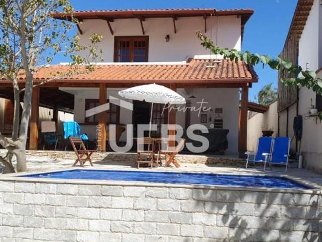 Sobrado em Pirenópolis, 2 suites, 1 lavabo, piscina, churrasqueira, 3 vagas de garagem