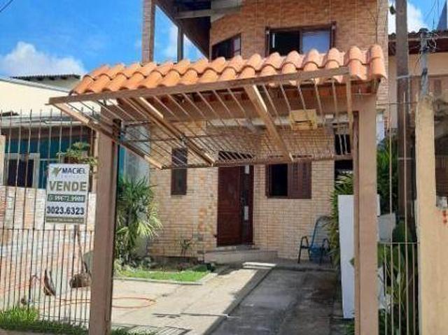 Sobrado em Porto Alegre, no bairro Hípica, com 2 dormitório s, e 2 banheiros, à