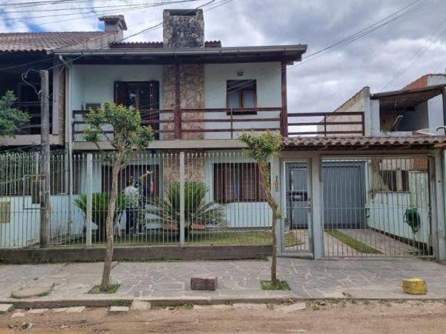 Sobrado em Porto Alegre, no bairro Ponta Grossa, com 4 dormitório s, e 4 banhei