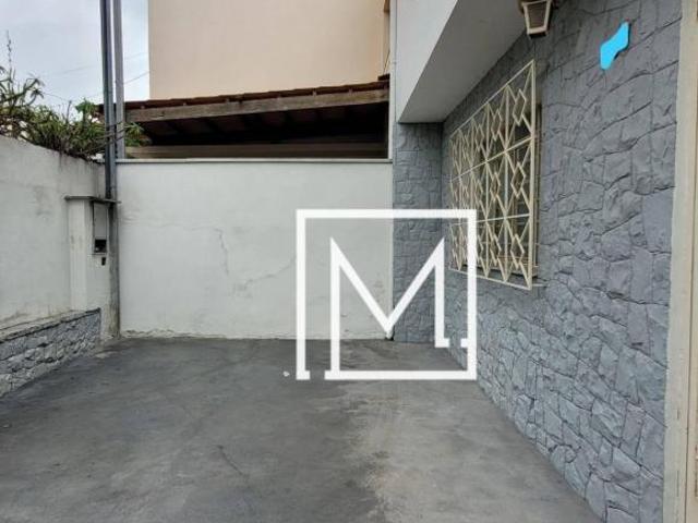 SOBRADO EM RUA TRANQUILA PRÓXIMO DE METRÔ