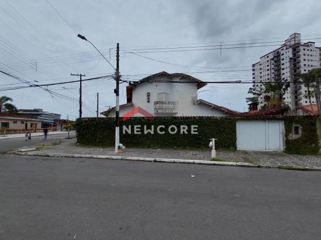 Sobrado em Rua Afonso Schmidt Solemar Praia Grande/SP