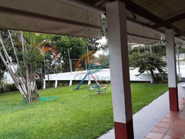 Sobrado em Rua em Vista Alegre Arujá