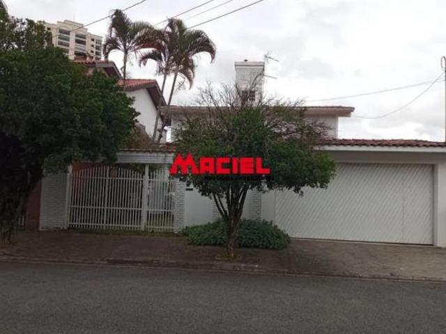 SOBRADO EM RUA PÚBLICA NO JARDIM ESPLANADA