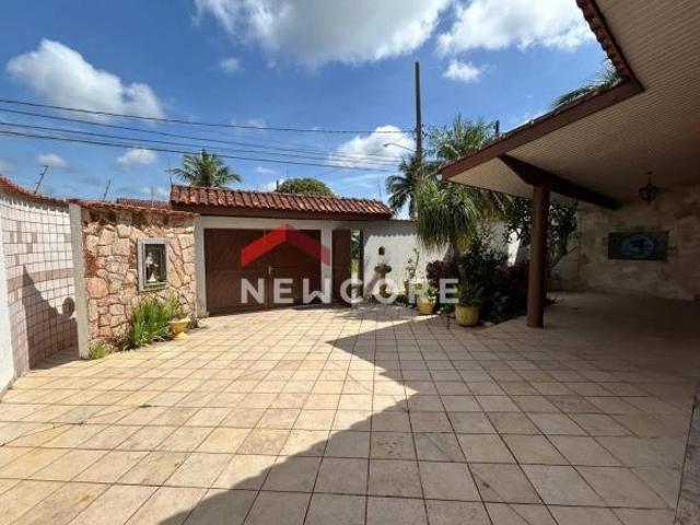 Sobrado em Rua Raimundo Fidêncio Estância Balneária Maria Helena Novaes Peruíbe/SP
