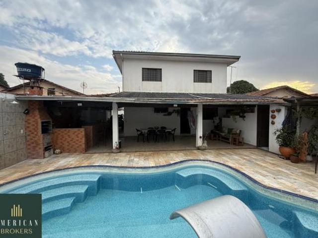 Sobrado em Residencial Santa Rita 4ª Etapa, Goiânia/GO de 308m² 5 quartos à venda por R$ 550.000,0