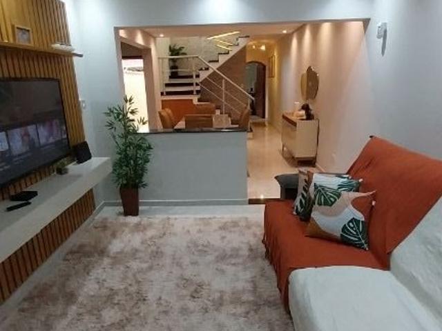 Sobrado em Residencial União, São José dos Campos/SP de 125m² 4 quartos à venda por R$ 656.000,00