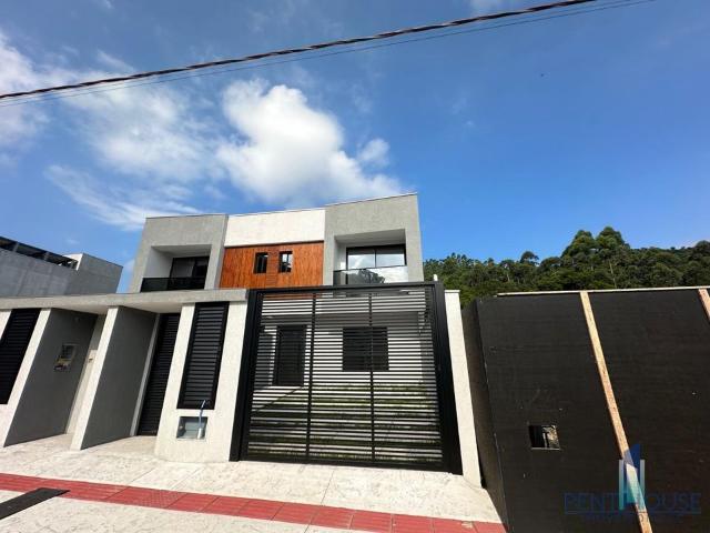 Sobrado em Rio Pequeno, Camboriú/SC de 142m² 3 quartos à venda por R$ 1.249.900,00