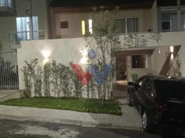 Sobrado em Santa Cândida, Curitiba/PR de 180m² 3 quartos à venda por R$ 930.000,00
