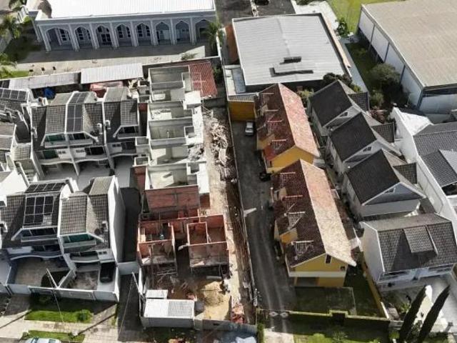 Sobrado em SANTA FELICIDADE com 151,32m²